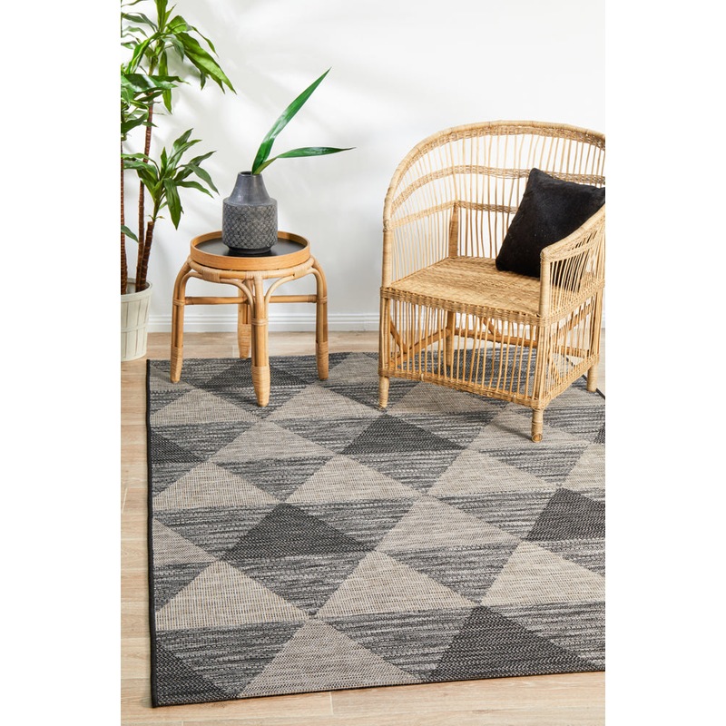Buy Rug Culture Black & Natural Triangles Indoor/Outdoor Flat Woven Rug ...